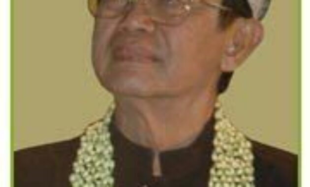 Biografi Ajip Rosidi: Meniti Perjalanan Panjang Sebagai Sastrawan dan ...